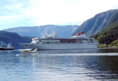 Nordic Explorer - MS Braemar - Fred Olsen Cruise Lines - 24 - 31 Aug 2001