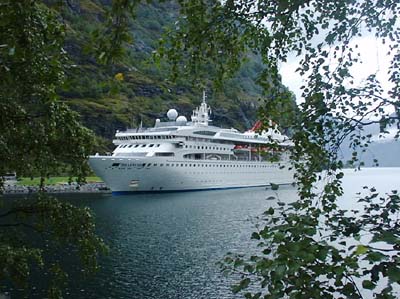 Nordic Explorer - MS Braemar - Fred Olsen Cruise Lines - 27 August 2001 ...
